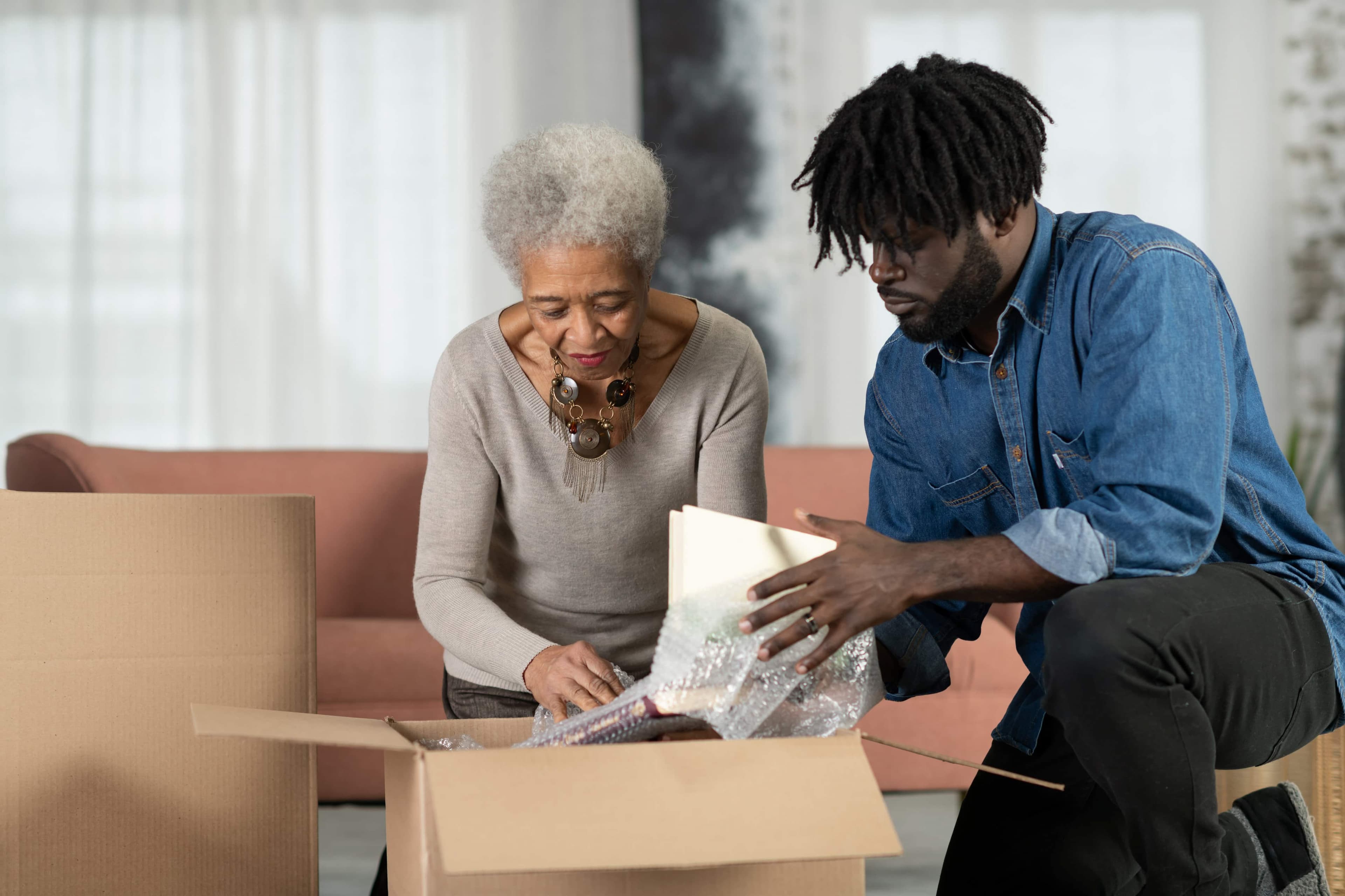 Tip for Moving Elderly Parents | United Van Lines®